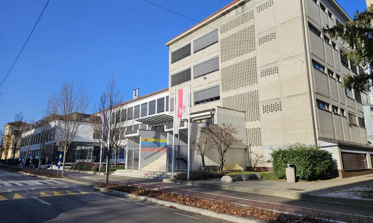 Objavljen razpis za vpis novincev v srednje šole in dijaške domove za novo šolsko leto