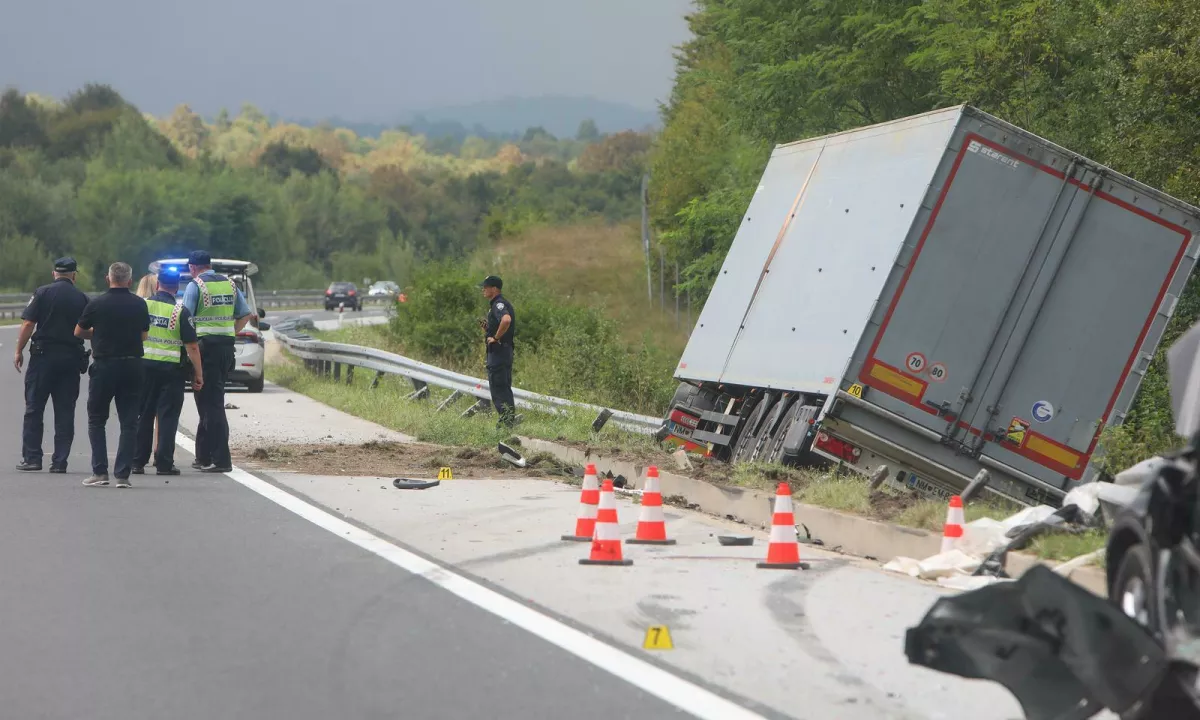 49-letni državljan Slovenije povzročil nesrečo na Hrvaškem: ena oseba umrla