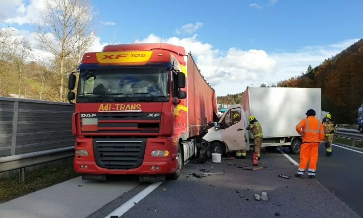 Tovornjakar, ki ga je povozil pijani voznik, umrl v bolnišnici