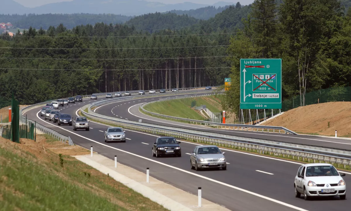 Cestni alarm: Razmere na slovenskih cestah ob 19. uri
