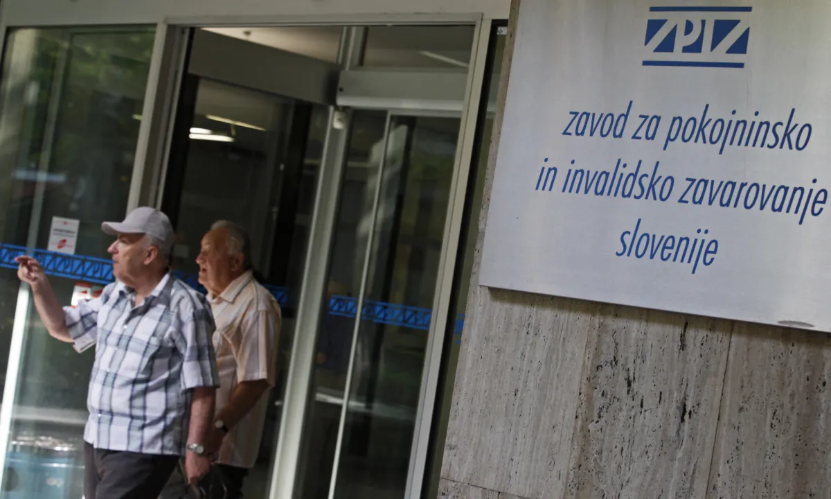 Upokojitev odložilo dobrih 20.000 ljudi