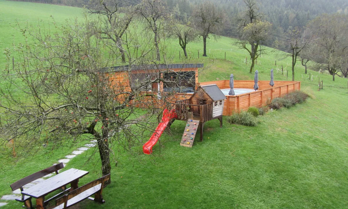 Goste na kmetije vabil že Valvazor