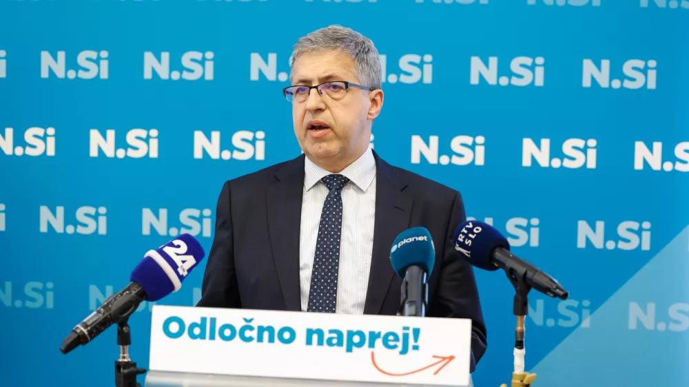 V NSi terjajo odgovore glede nakupa patrij