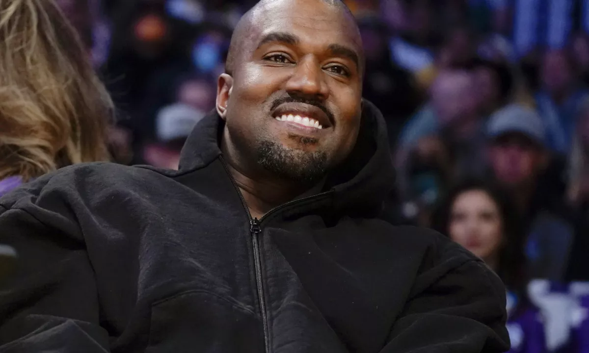 Kanye West ostal brez X