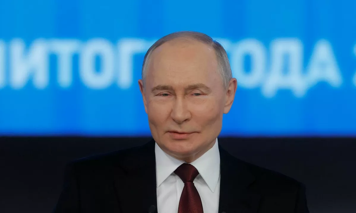 Putin se po treh letih z nasmeškom vrača iz ledenega kraljestva