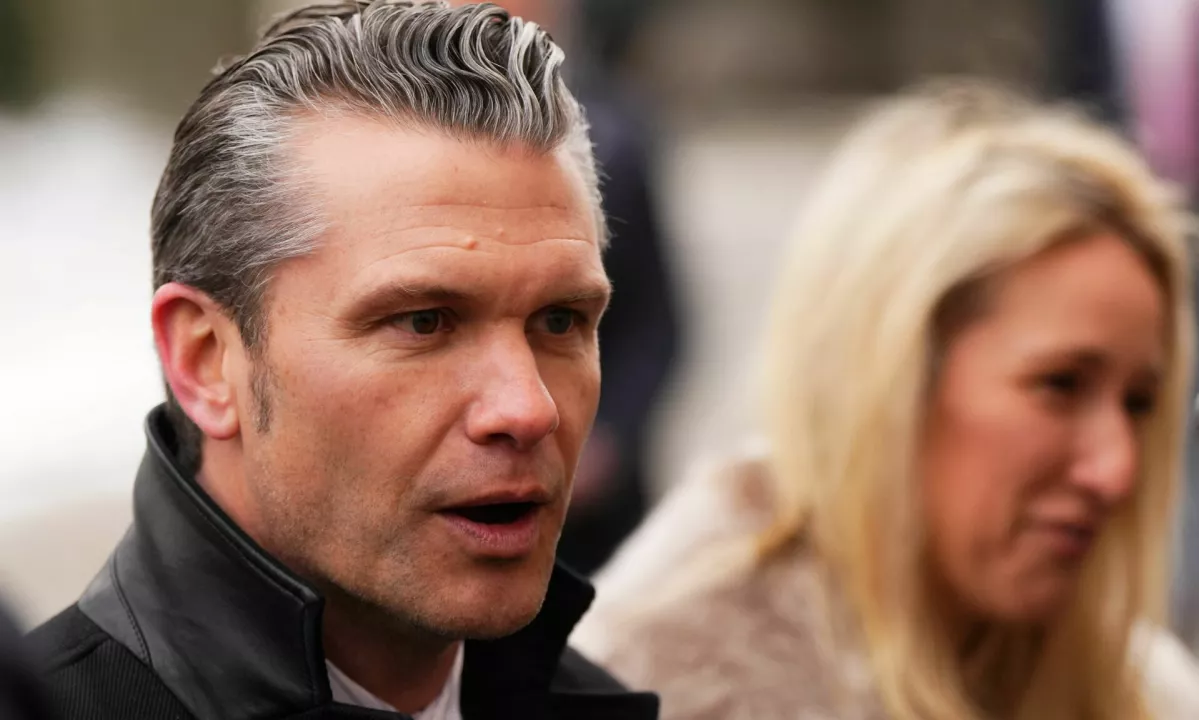 Ameriški obrambni minister: Diplomacija že, ampak štejejo naboji in tanki