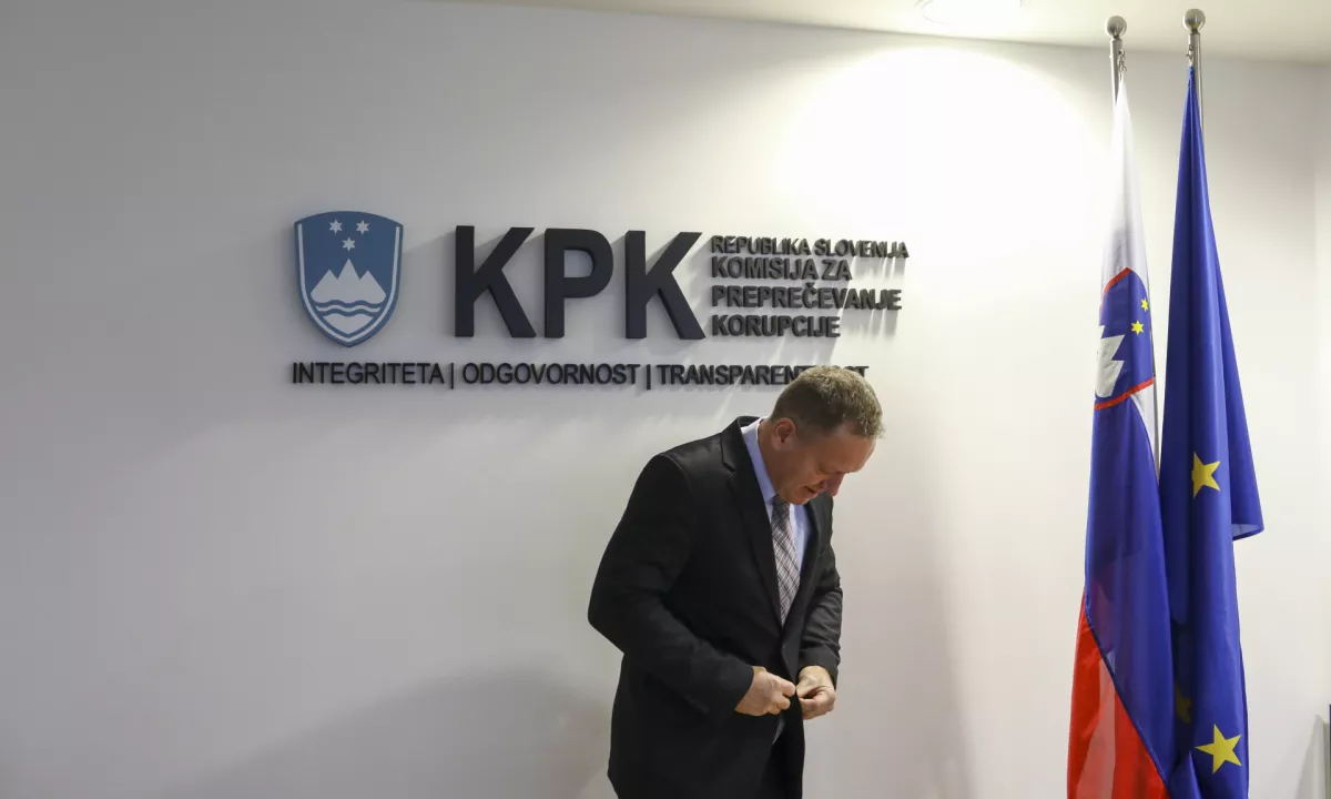 Koga moti večja preglednost porabe javnega denarja, ki jo prinaša Erar?