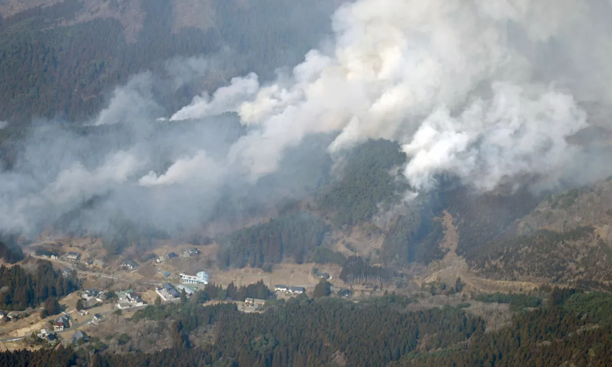 Japonska se bori z največjim požarom v zadnjih desetletjih,