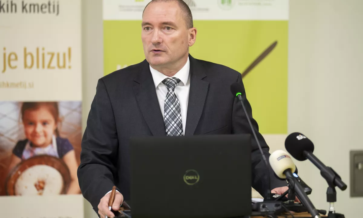 Apolitični Joško