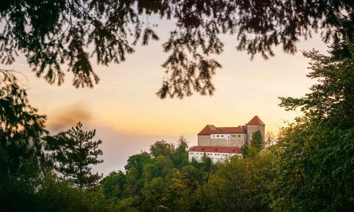 Grad Podsreda s prenovljenimi prostori ohranil srednjeveški značaj in čar