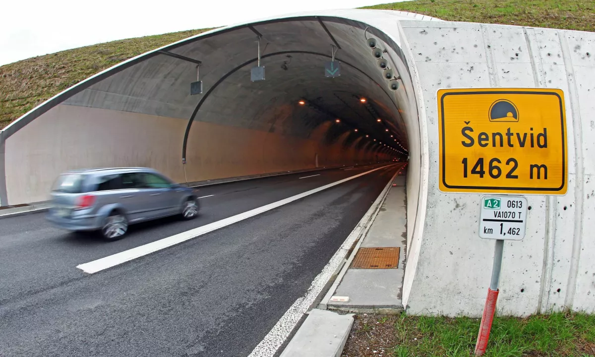 Razmere na slovenskih cestah ob 19. uri: gneča na cesti Ljubljana: Medvode