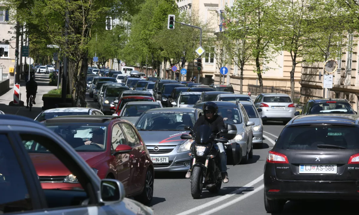 Hrup cestnega prometa vpliva na zdravje ter ogroža razvoj otrok