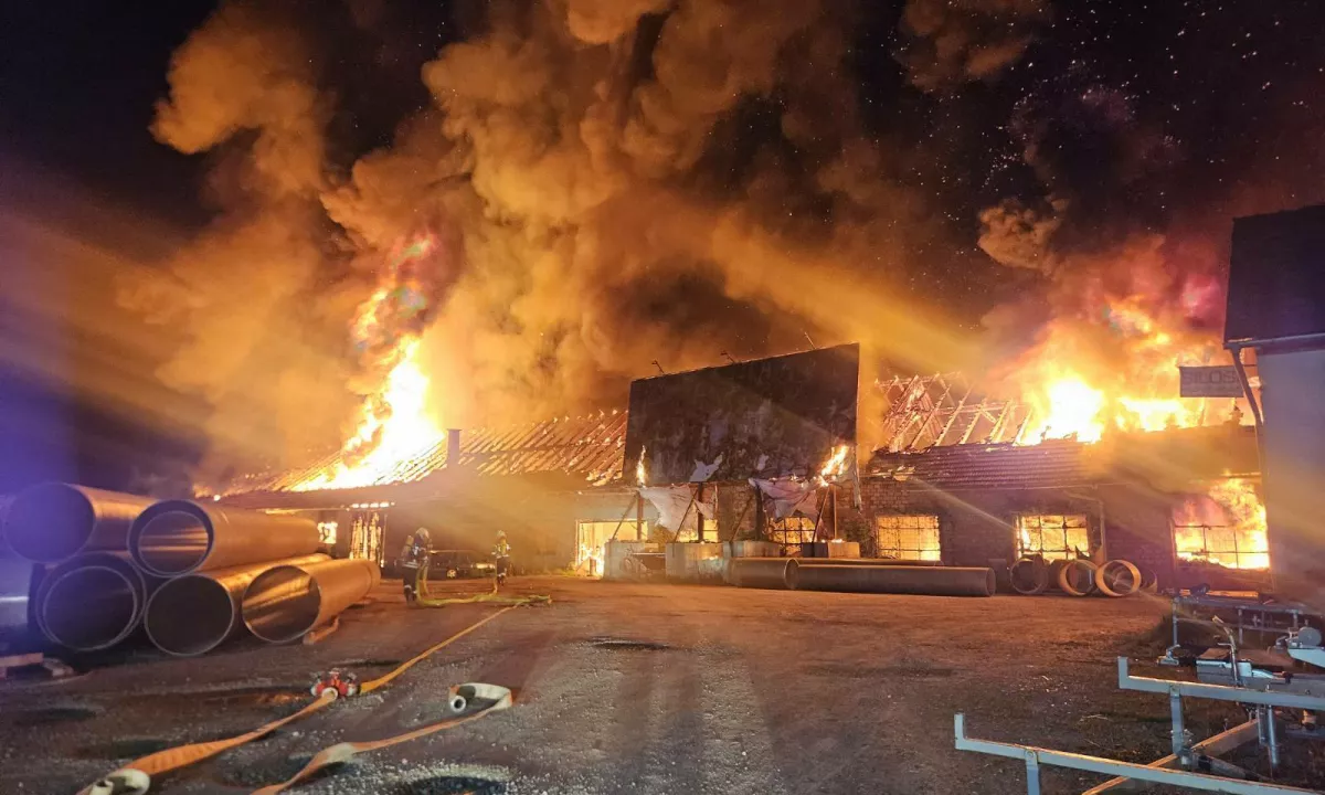(FOTO) Zagorelo v obrtni coni Tojnice na Vrhniki
