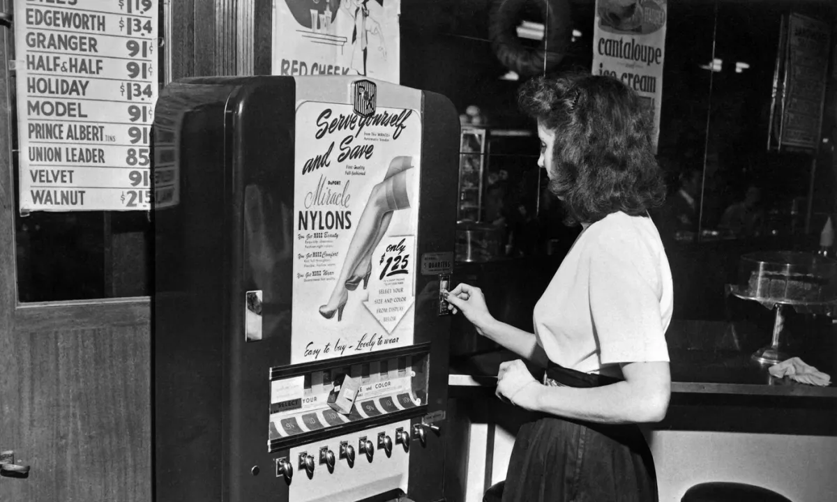 Izdelek, ki je spremenil modo. Ženske so po več ur stale v vrsti, da bi ...