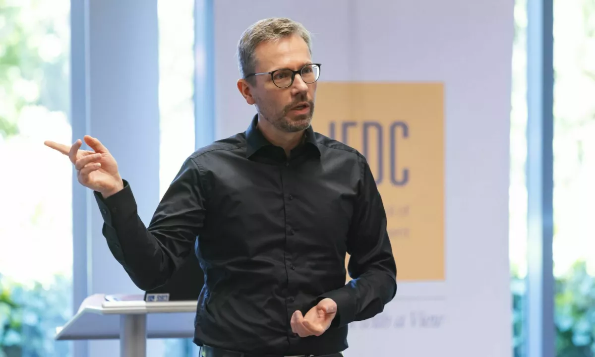 dr. Ulrik S. Brix: Najboljši vodje umetno inteligenco uporabljajo kot ...