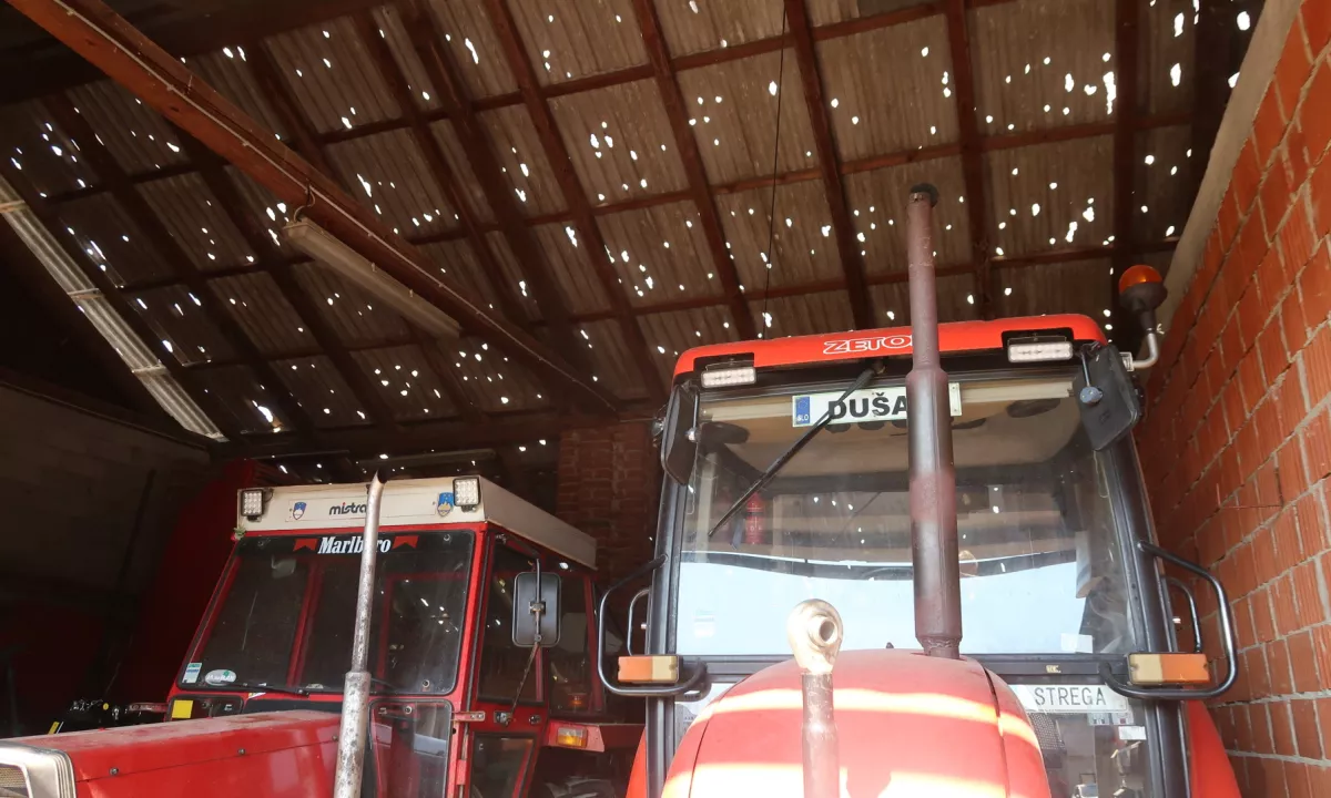 Streha tri toče zdržala, četrte ne: »Stiska me pri srcu in slabo spim«