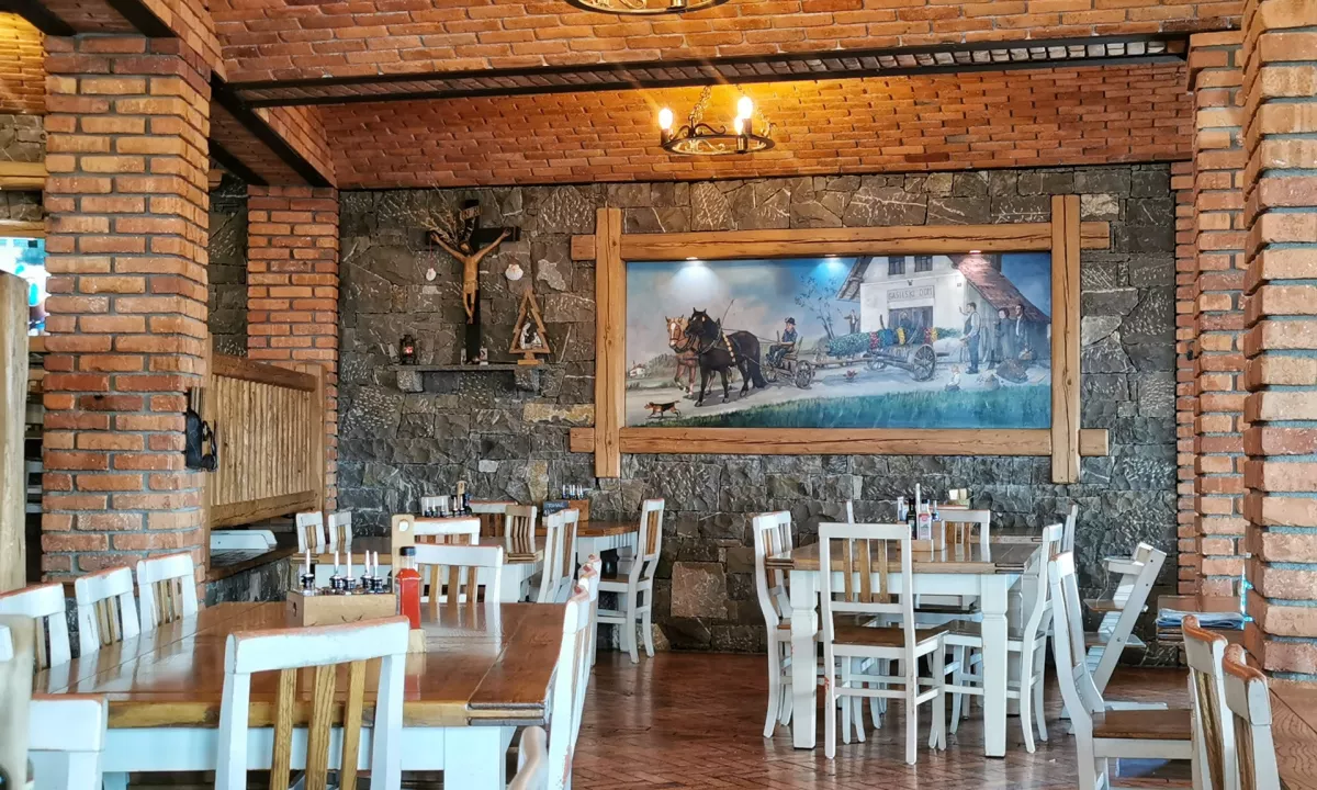 Gostilnica Orle: Lunapark na vrhu Golovca