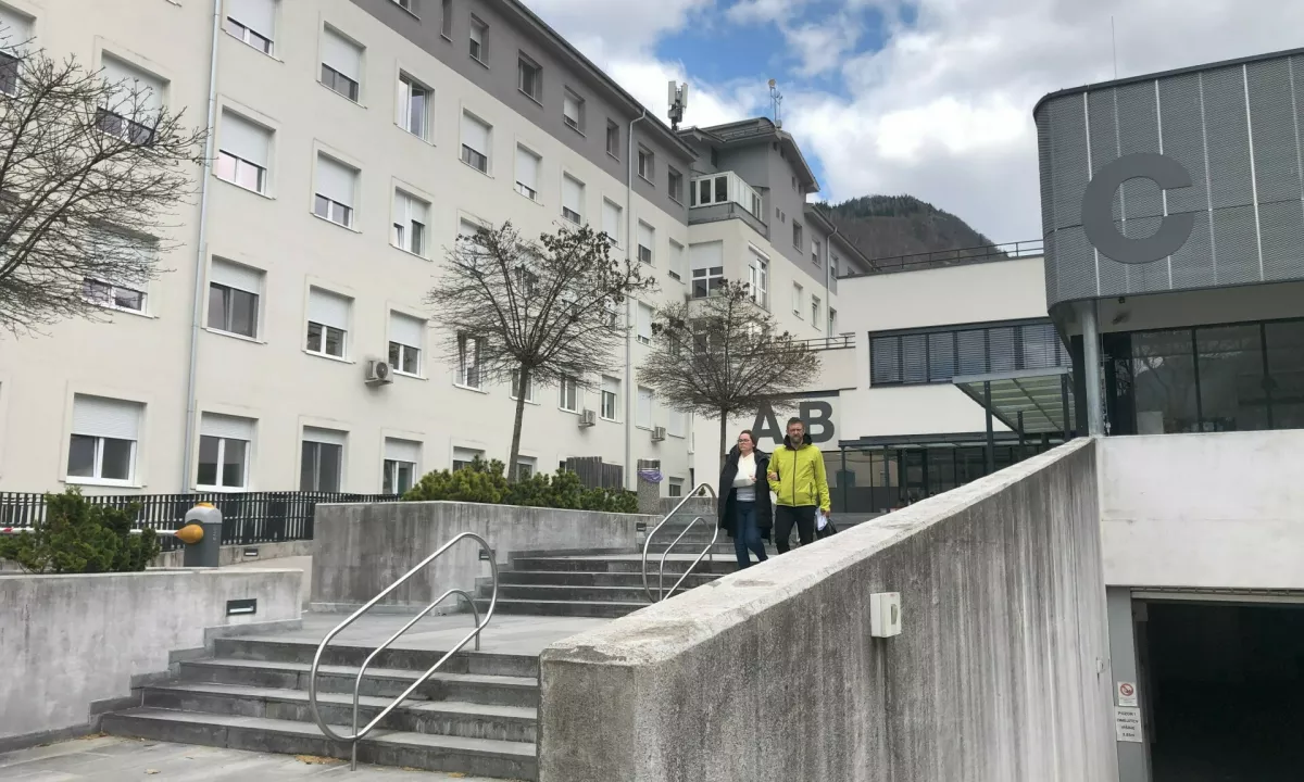 Splošno bolnišnico Jesenice oškodovali za 147.000 evrov