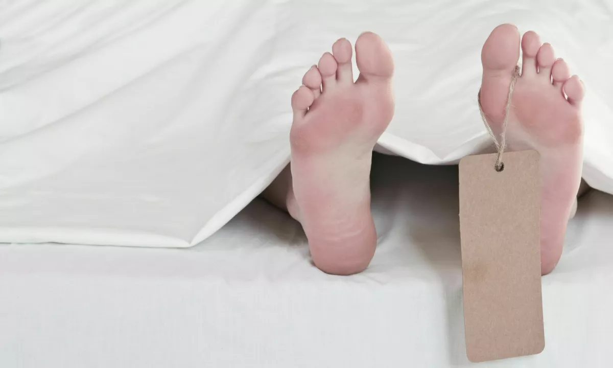 Boj za truplo in milijone tajkuna, ki je že 11 let v mrtvašnici