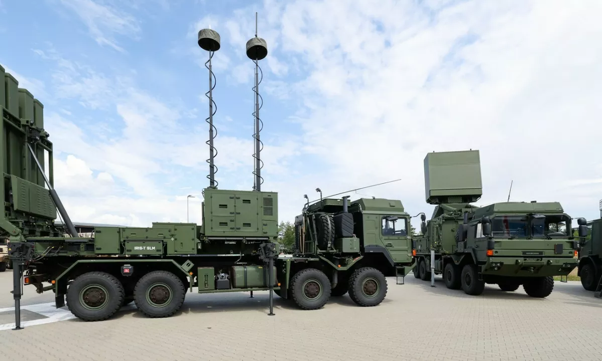 EU bi ruske milijarde dala Ukrajini za nakup evropskega orožja