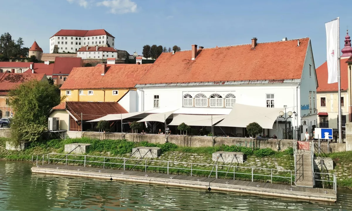 Gostilna Ribič: Morje in ribe na bregu Drave