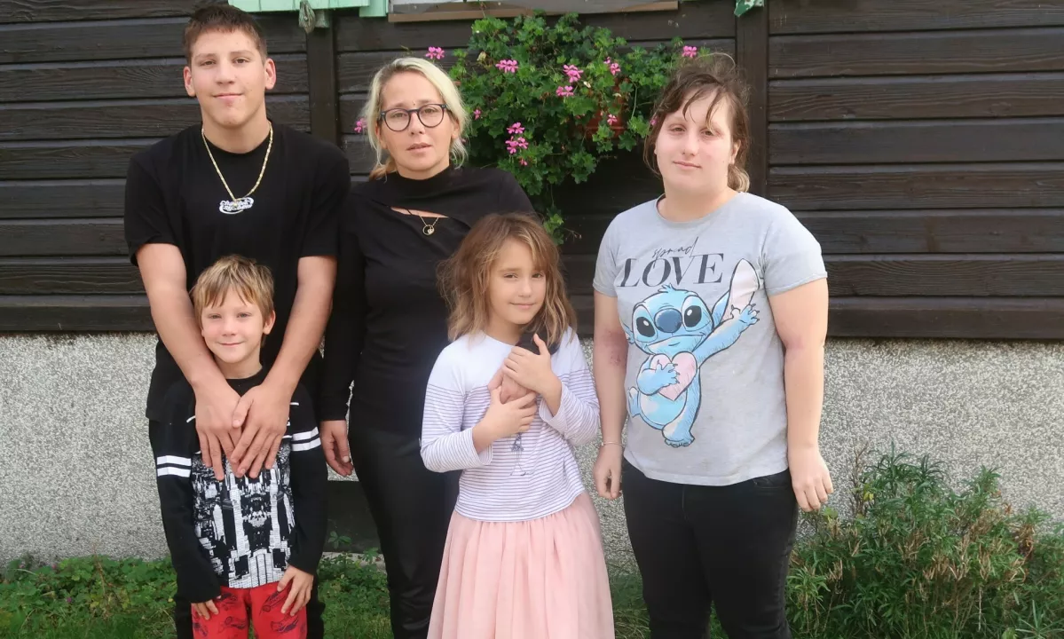 Pomagajmo Cvirnovim: mama je po moževi smrti ostala sama s štirimi otroki