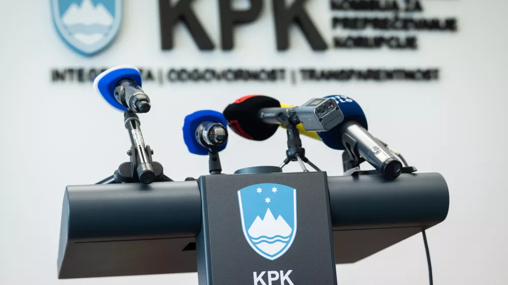 KPK začasno ustavila postopke zoper Goloba