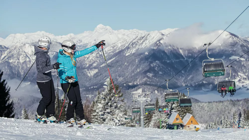 Družinam prijazno smučišče s štirimi progami. Koliko stane dnevna ...