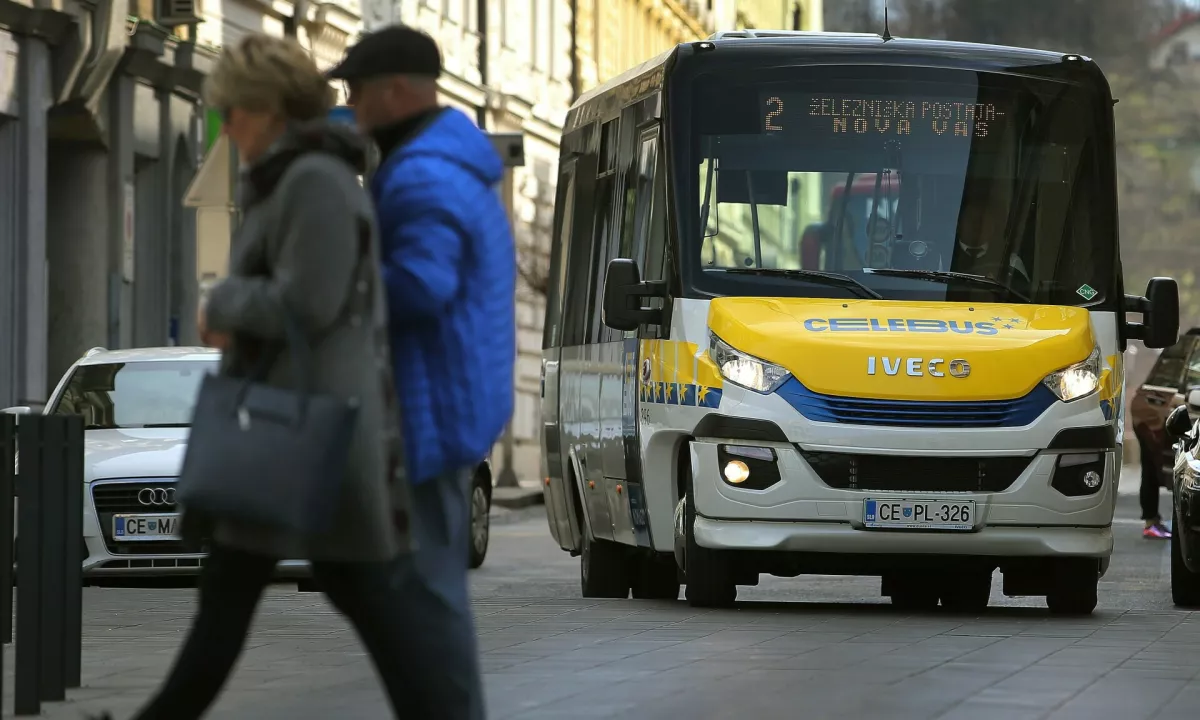 Vse več jih uporablja celebus ali sede na kolo