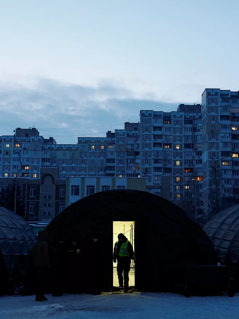 Trump: Putin se je strinjal z začasno prekinitvijo napadov na ...