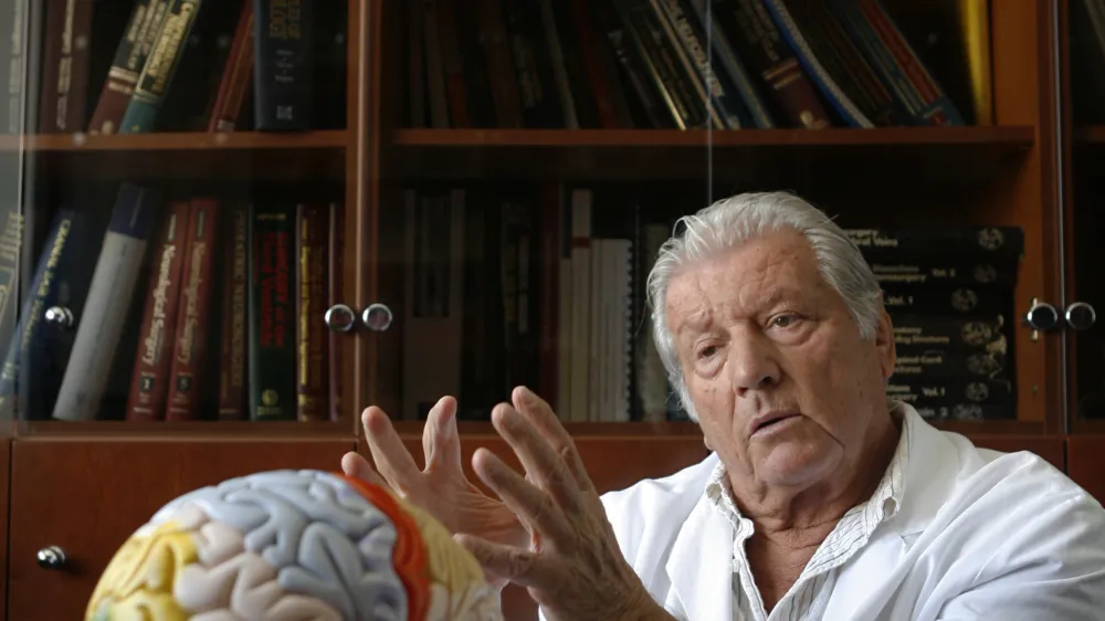 ESČP: Slovenija mora nevrokirurgu Dolencu plačati odškodnino