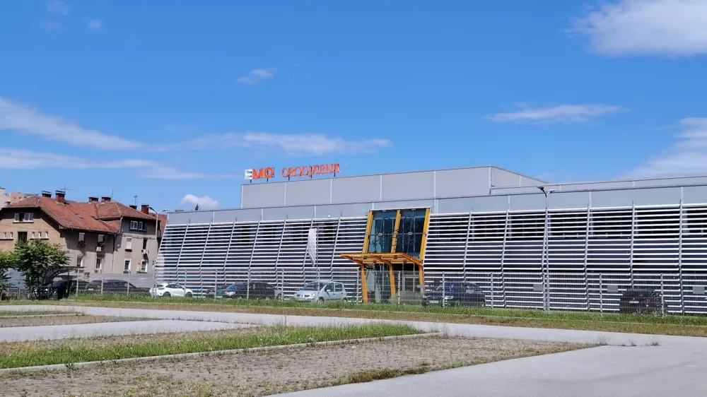 Zaposleni v Emo Orodjarni prejeli šele avgustovske plače